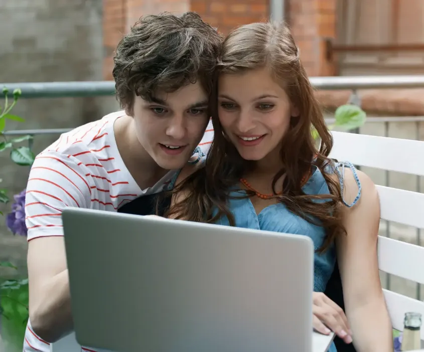 Stay Safe: Navigating Online Dating Sites for Teens and Avoiding Scams ...